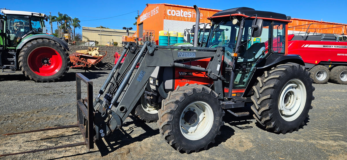 Valtra 900 Tractor – B & B Machinery